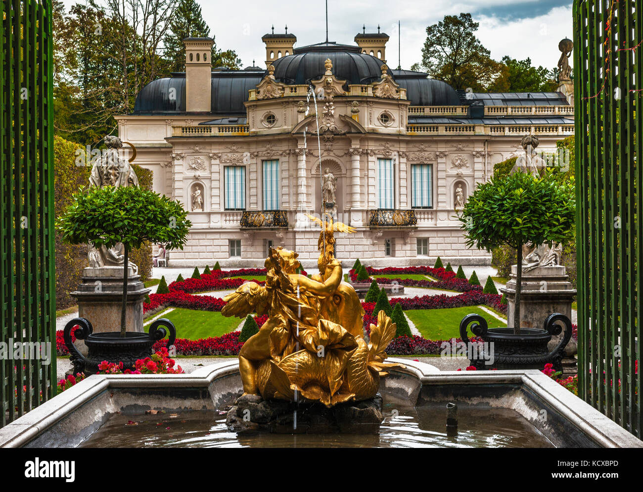 Frontal View on Linderhof Palace. Bavaria, Germany Stock Photo - Alamy