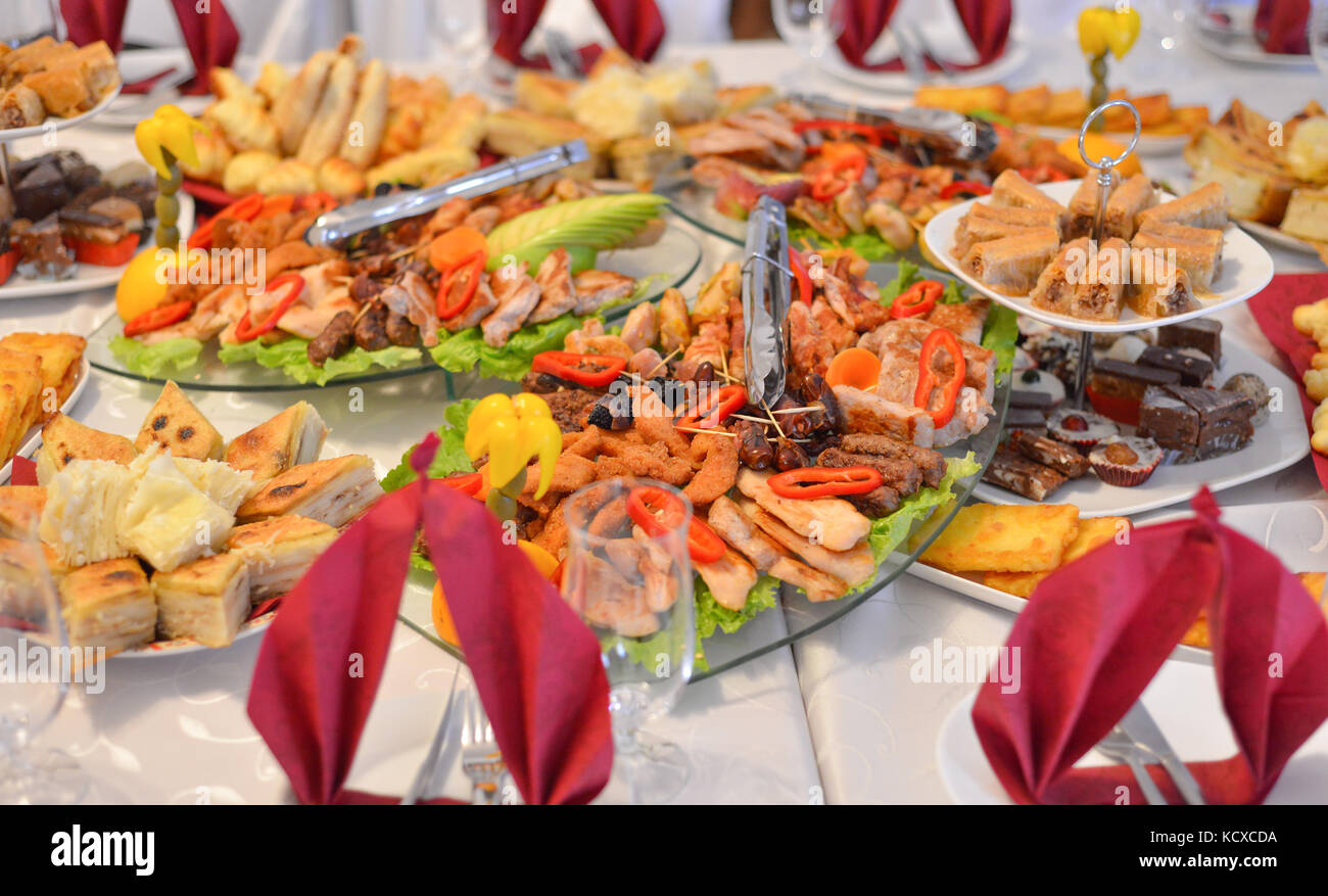picture of a well decorated catering banquet table Stock Photo - Alamy