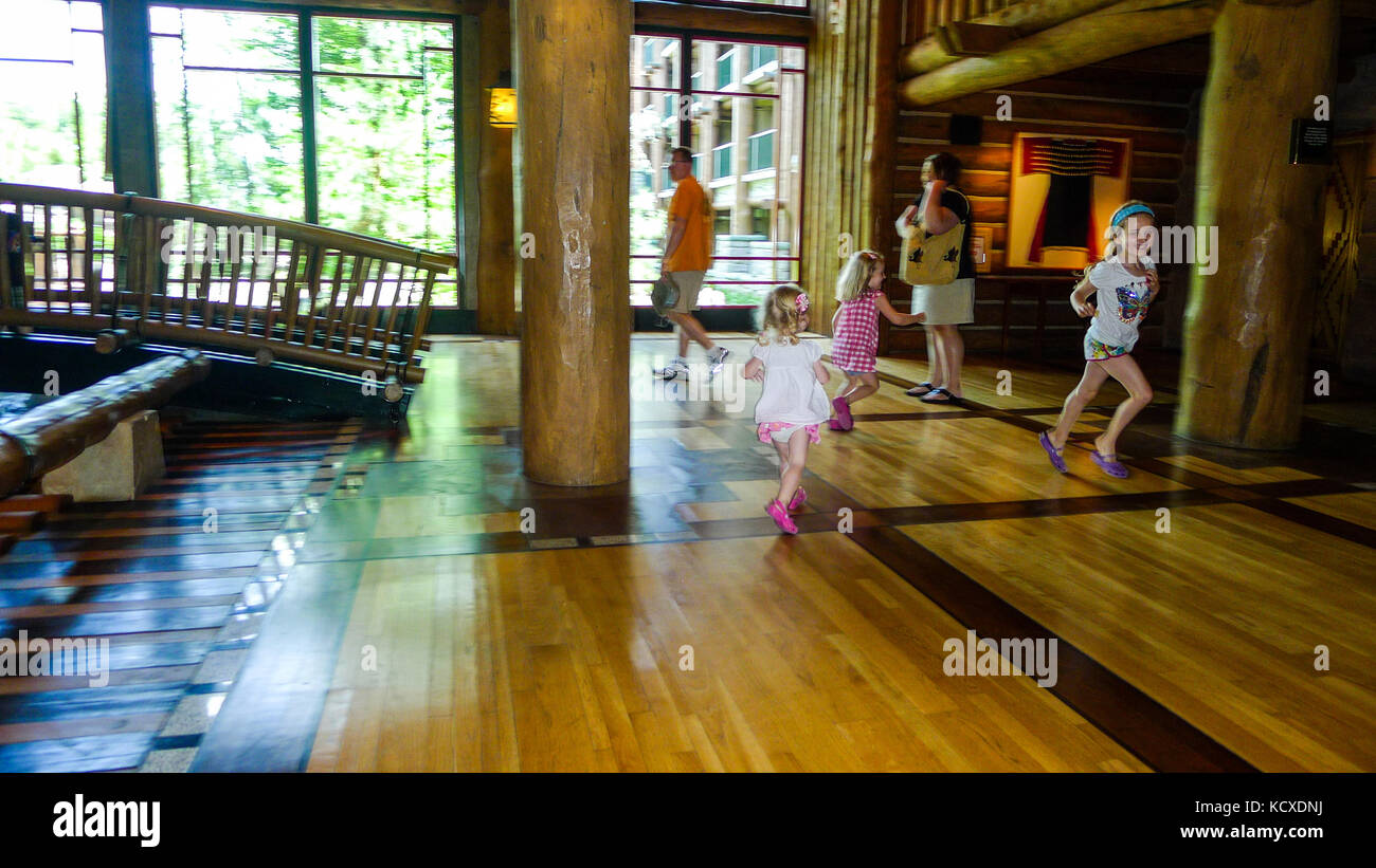 Children playing chasing kids chase running Stock Photo - Alamy