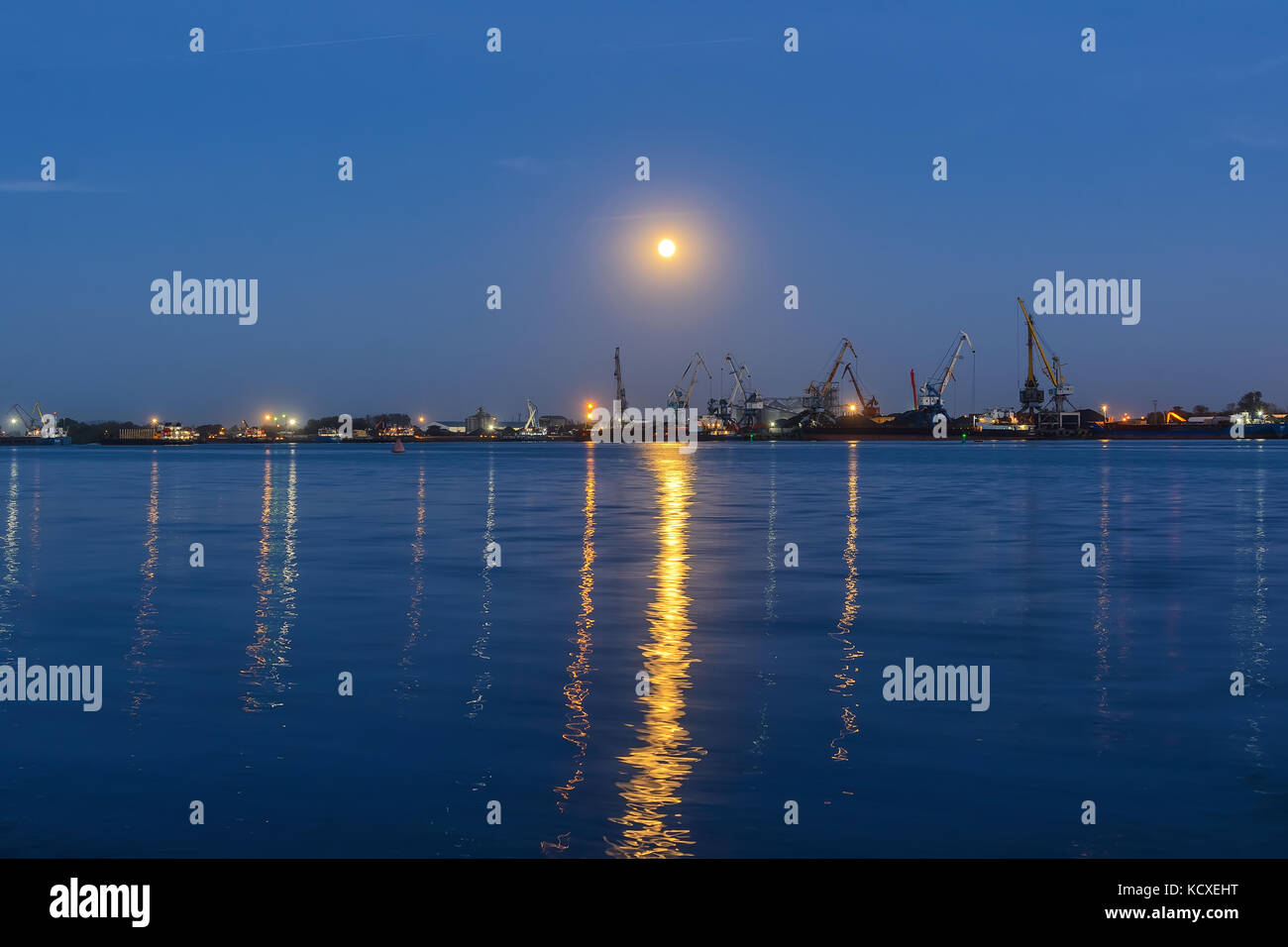 Specialized vessel hi-res stock photography and images - Alamy