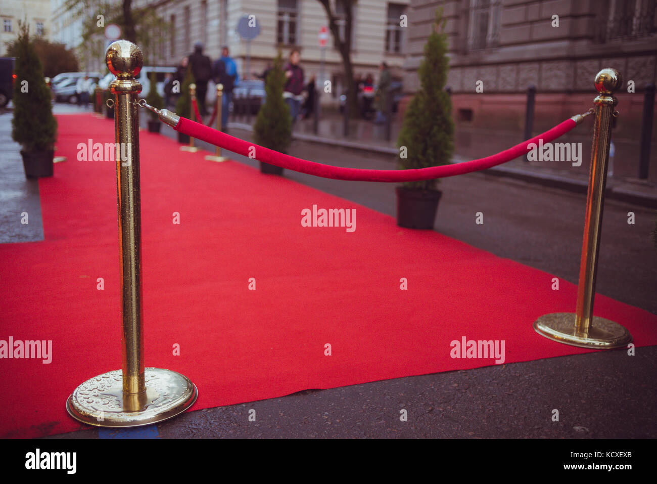 Red Carpet - is traditionally used to mark the route taken by heads of ...