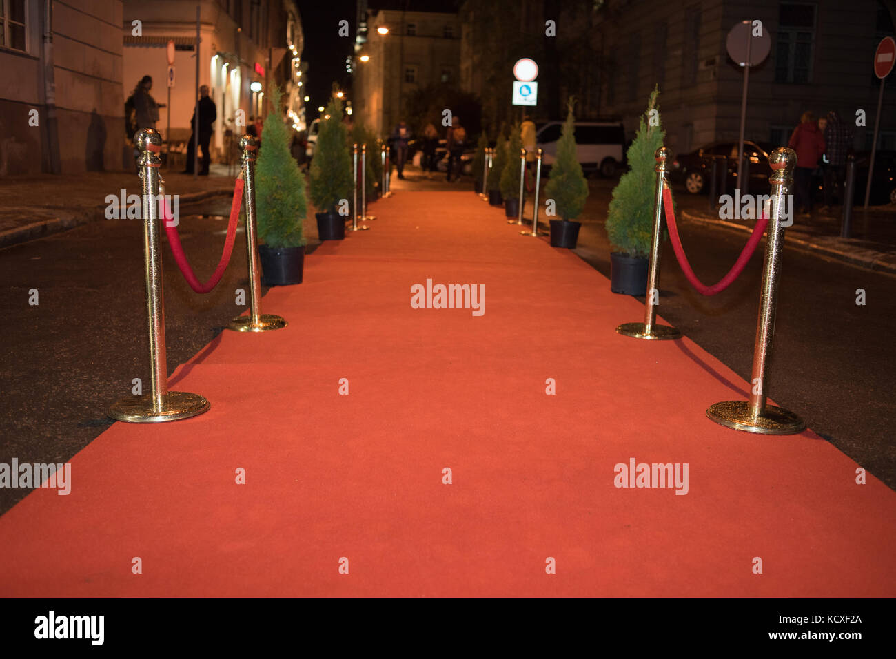 Red Carpet - is traditionally used to mark the route taken by heads of ...