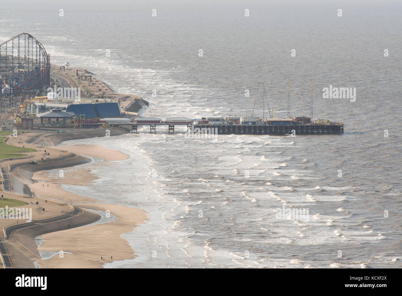 Blackpool pleasure beach family hi-res stock photography and images - Alamy