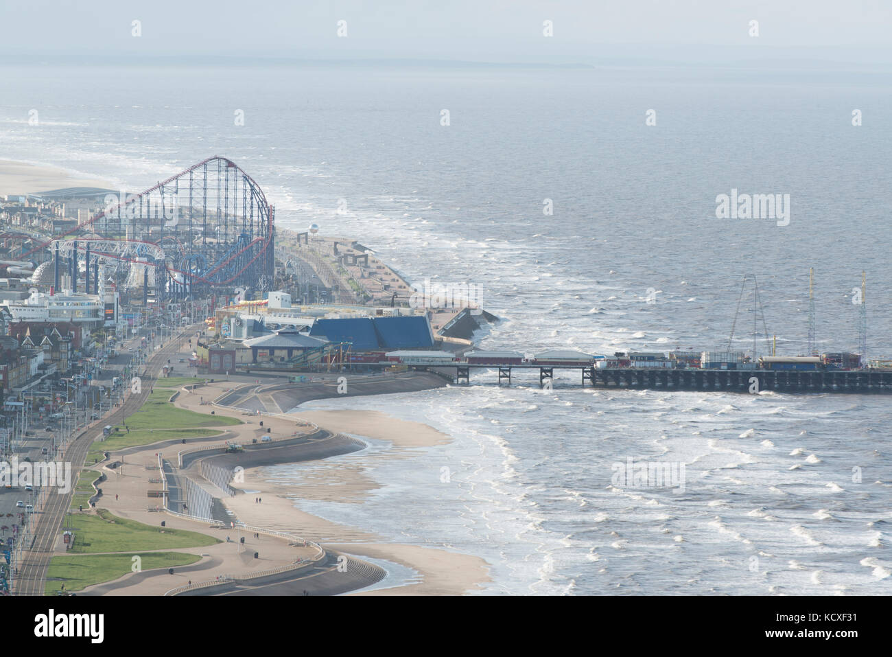 Blackpool pleasure beach family hi-res stock photography and images - Alamy