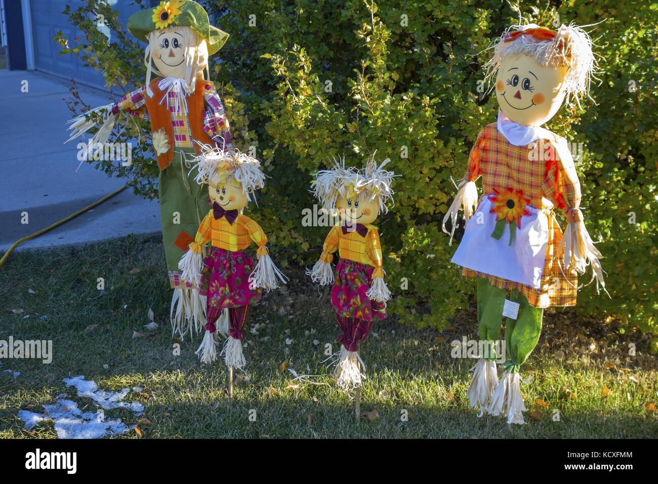 Welcoming Scarecrow Family Stuffed Figures Autumn Decoration on ...