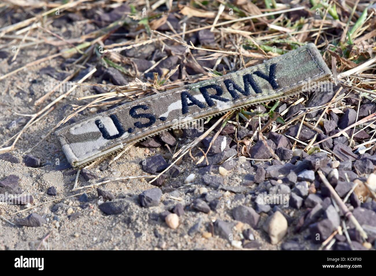 U.S. Army uniform piece on the ground Stock Photo - Alamy