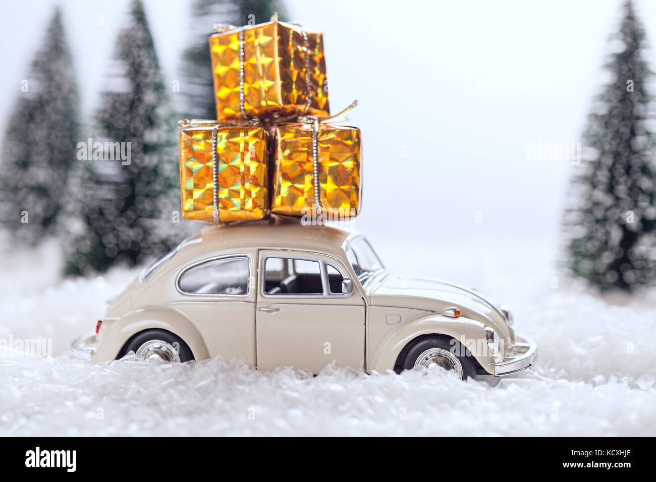 Car delivering christmas new hi-res stock photography and images - Alamy