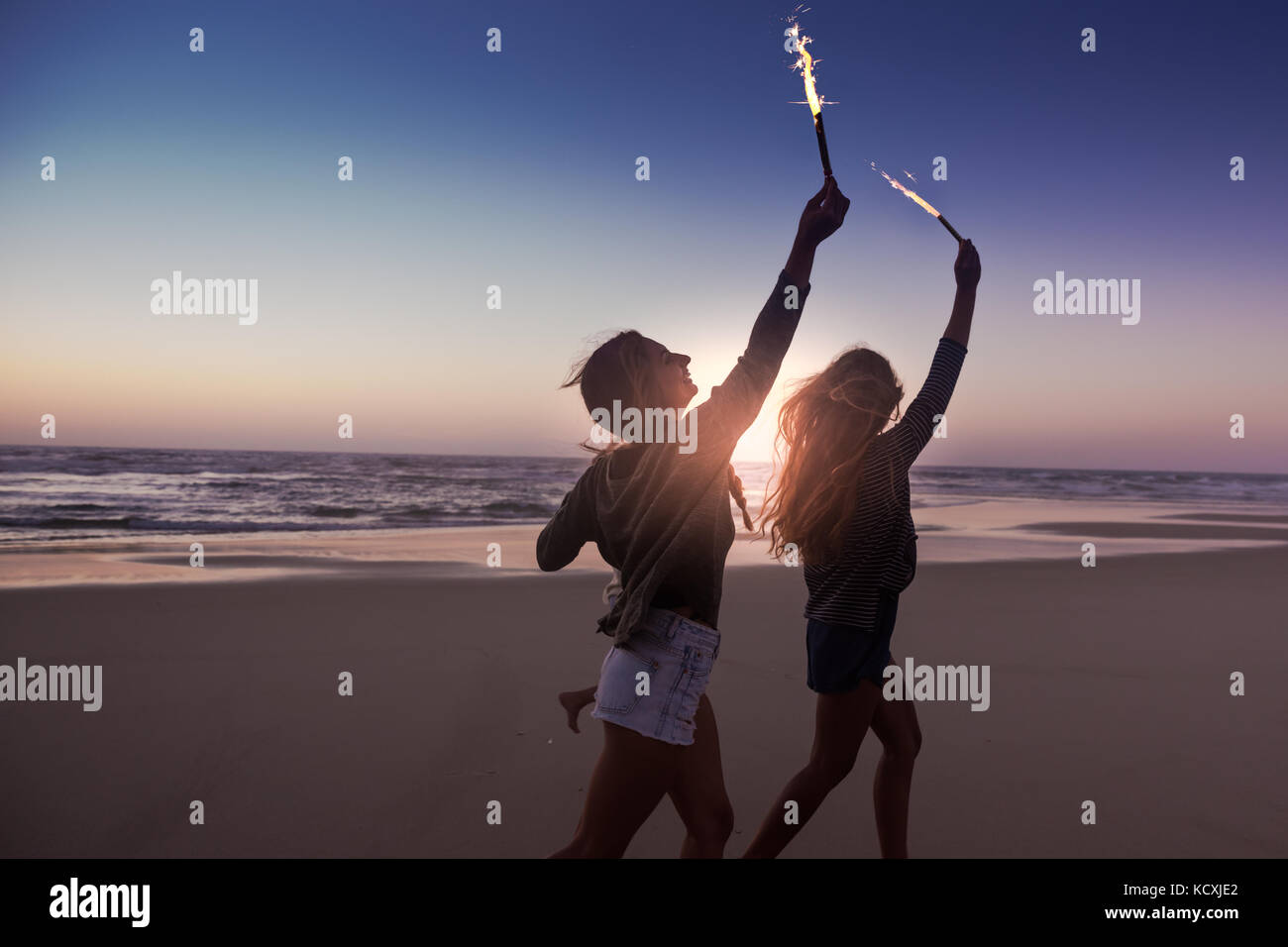 Female friends beach sunset hi-res stock photography and images - Alamy