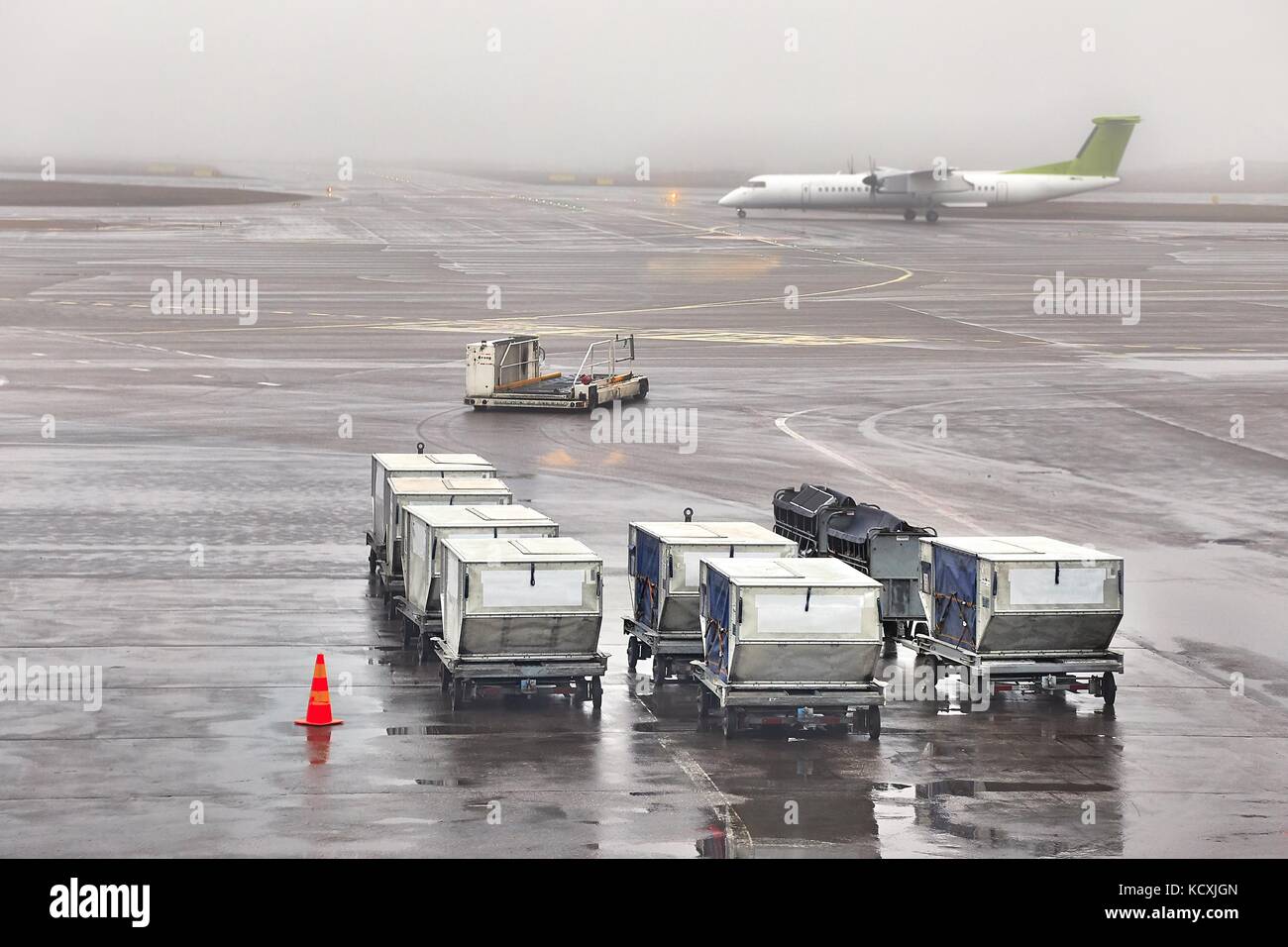 Air Cargo Containers Stock Photo - Alamy Air Cargo Containers Stock Photo - Alamy