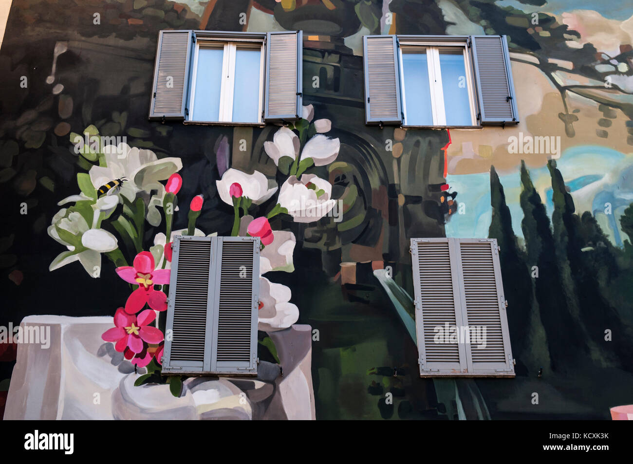 Milan, Italy: windows of a decorated palace in Corso Garibaldi, in the ...