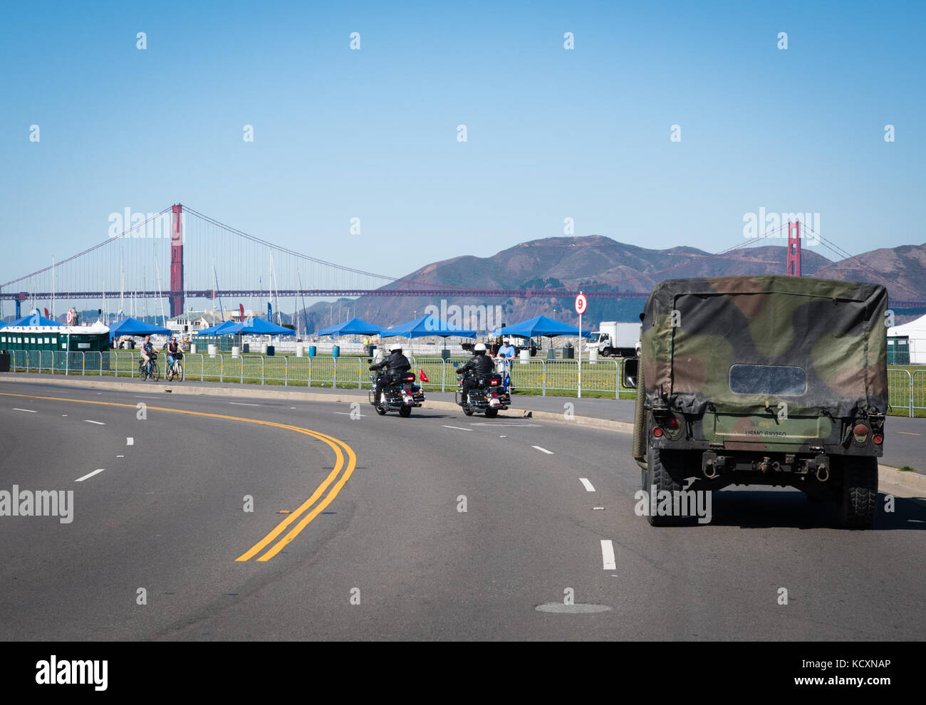 SAN FRANCISCO (Oct. 5, 2017) Sailors attached to Amphibious ...