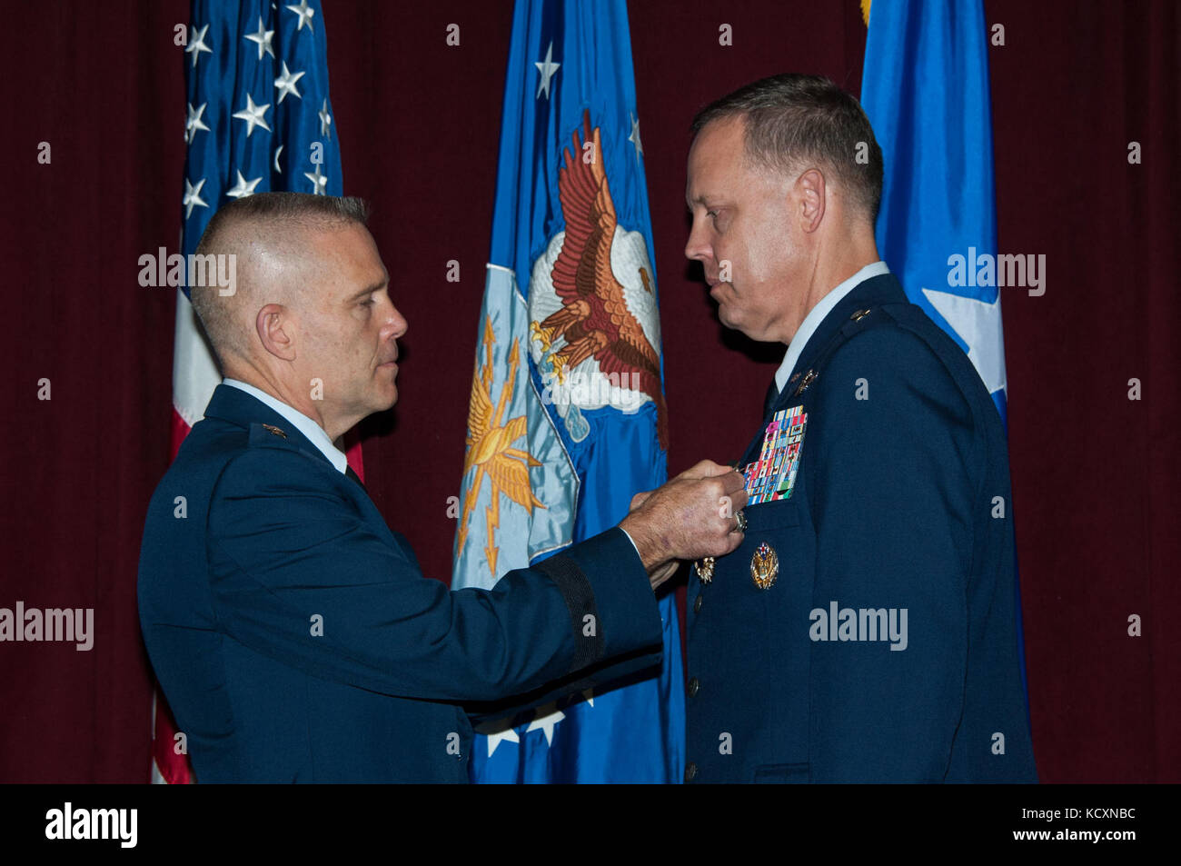 Bgen garland hi-res stock photography and images - Alamy