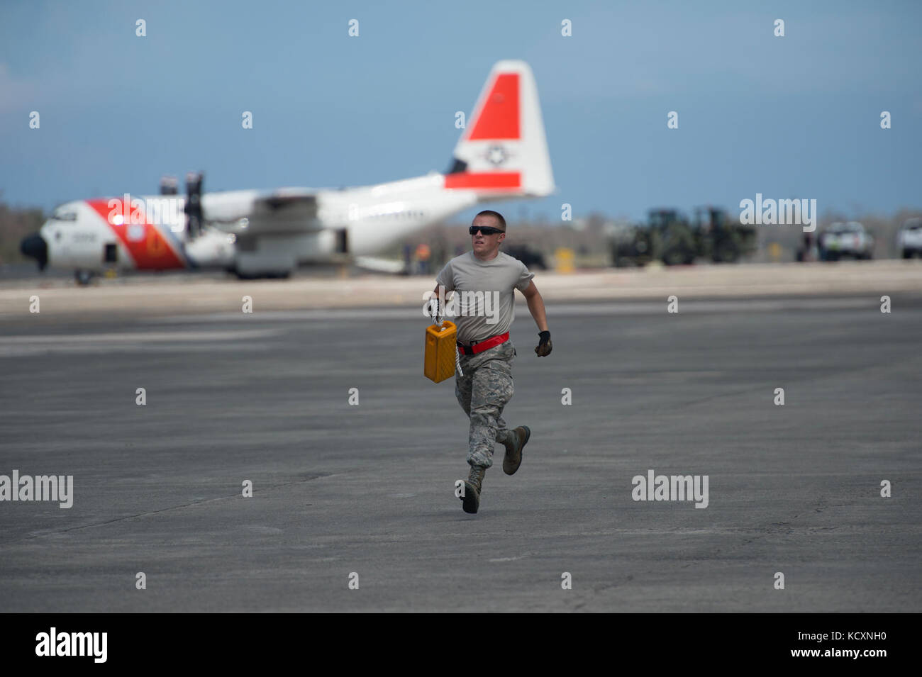 Aircraft chocks hi-res stock photography and images - Alamy