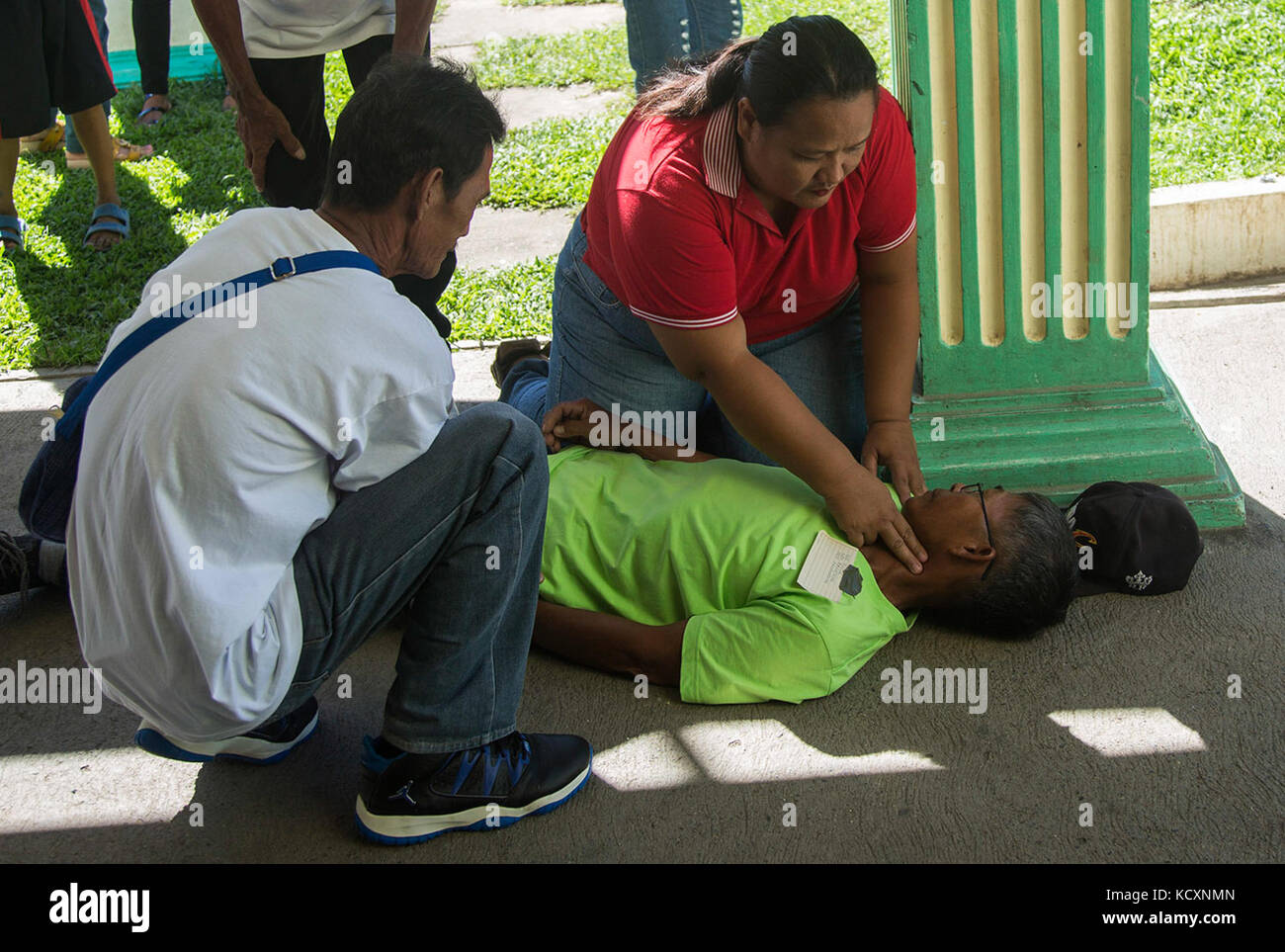 Philippine locals practice first aid during a mass casualty drill at ...