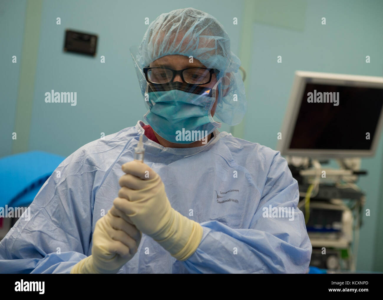 171006-N-MU198-178 CARIBBEAN SEA (Oct. 6, 2017) Hospital Corpsman ...