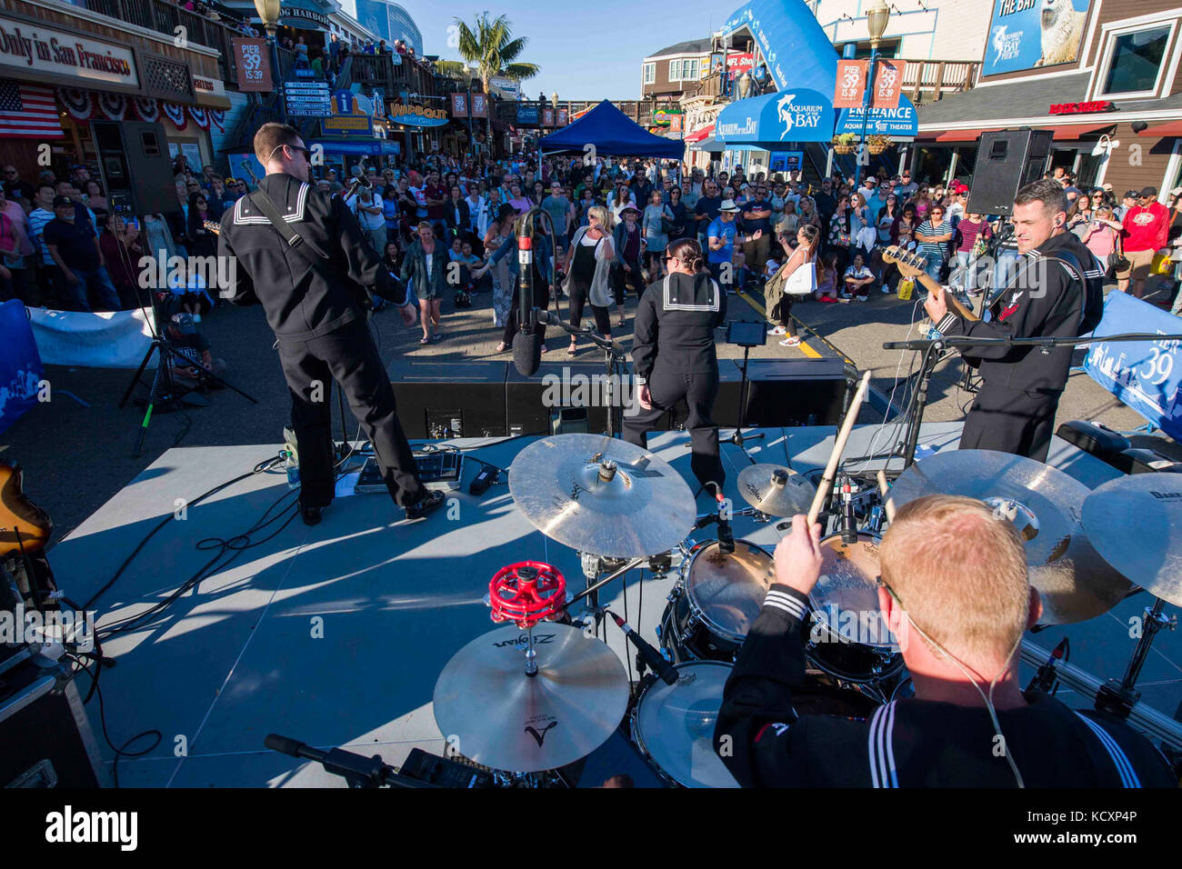 SAN FRANCISCO (Oct. 6, 2017) The Navy Band Southwest "Destroyers" rock ...