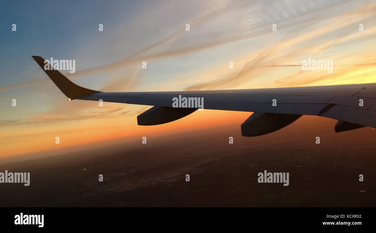 Ryanair window seat view hi-res stock photography and images - Alamy