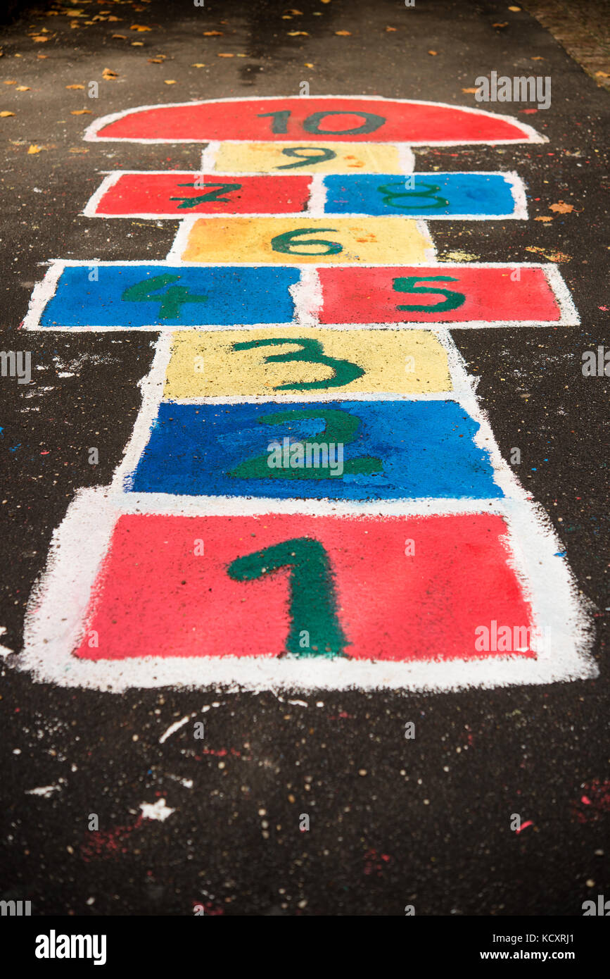 Hopscotch on pavement hi-res stock photography and images - Alamy
