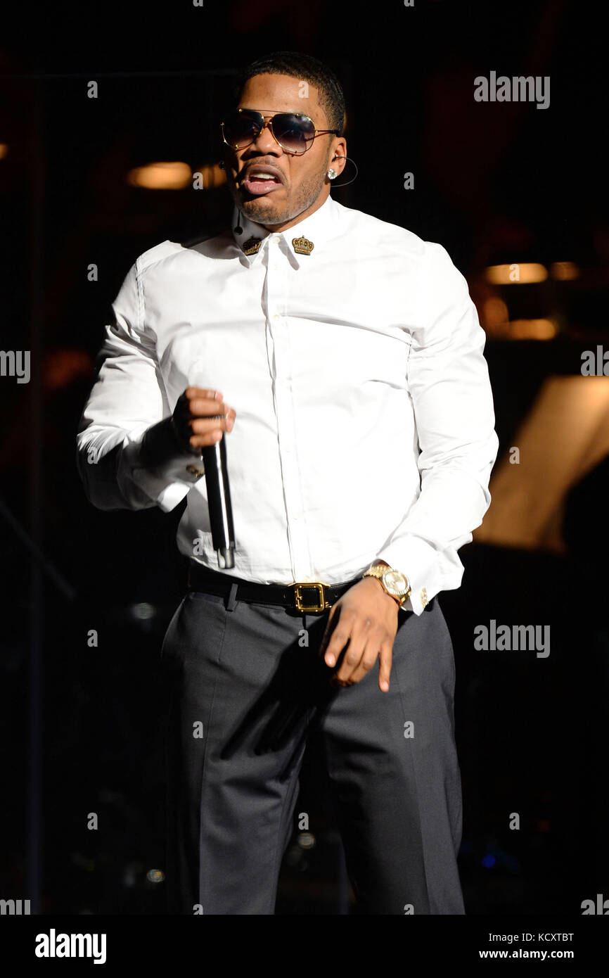 FORT LAUDERDALE FL - JANUARY 26: Nelly performs with The Symphony of ...