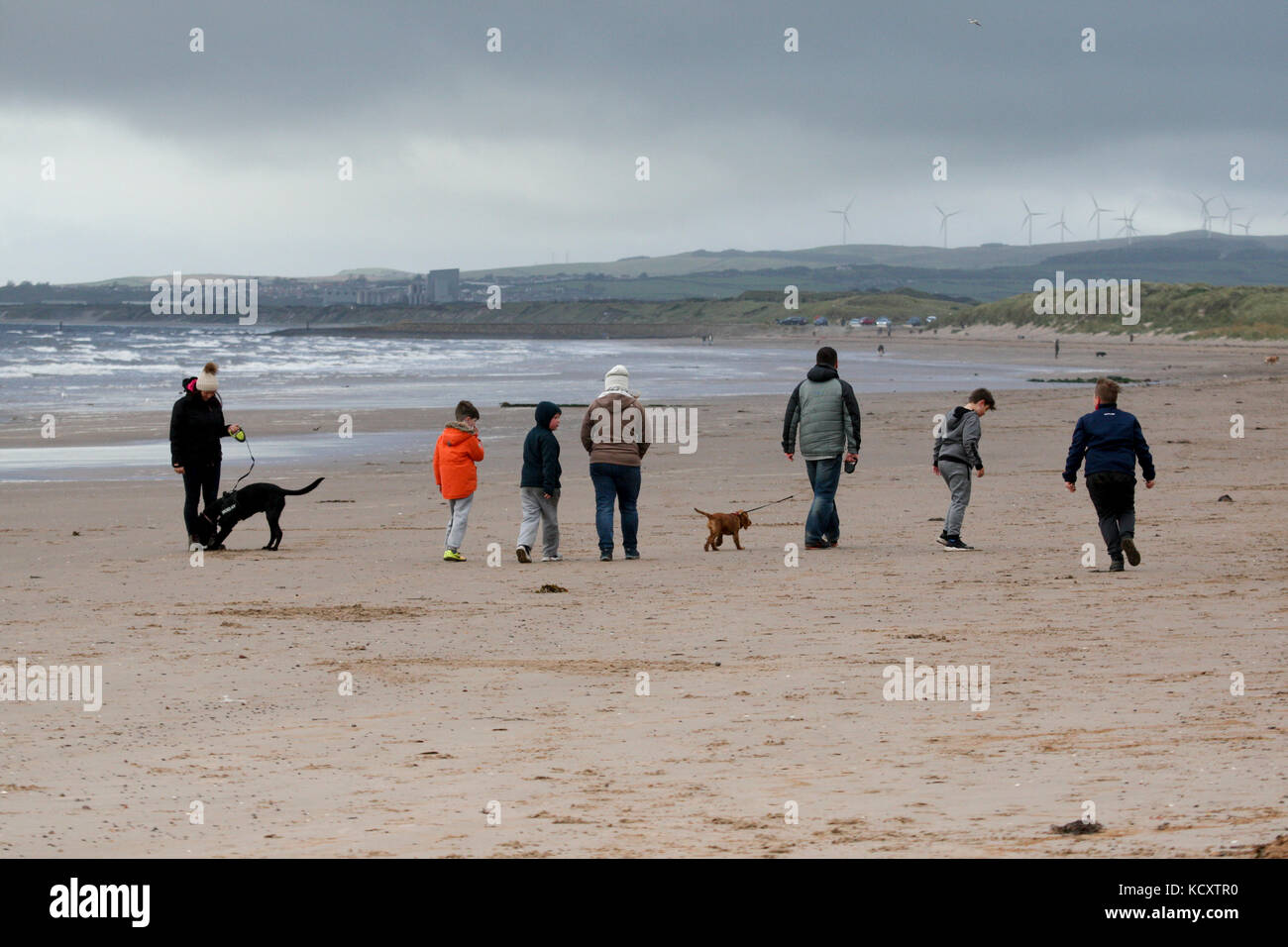 Irvine, UK. 7th Oct, 2017. UK Weather. Sunny blustery day on Irvine ...