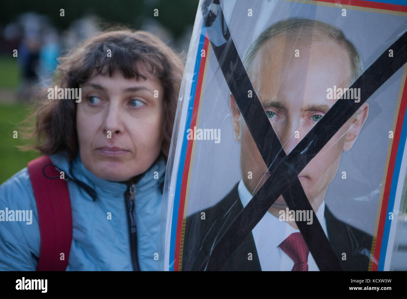 Police arresting a woman hi-res stock photography and images - Alamy