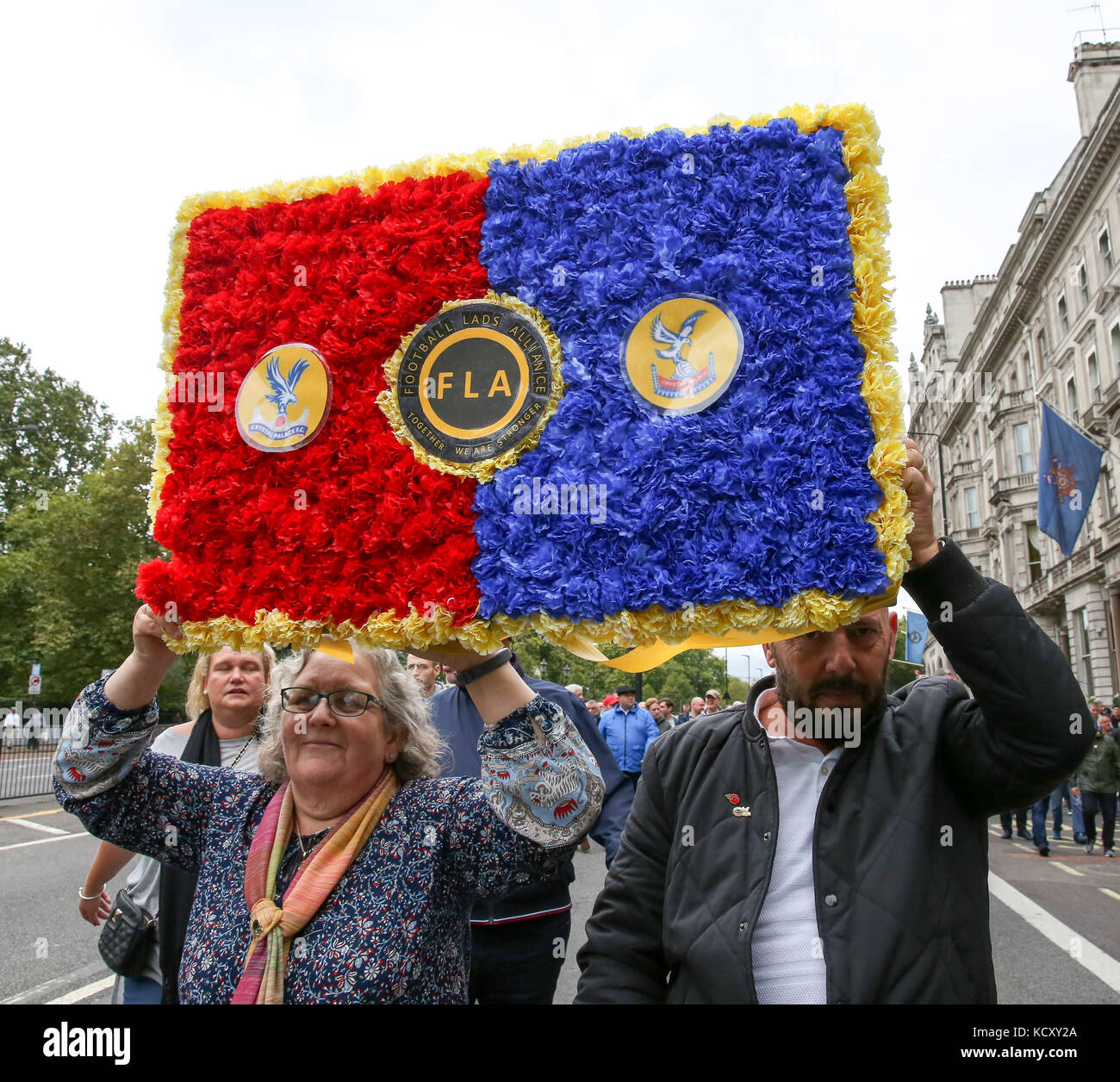 London, UK. 7th Oct, 2017. Thousands of football fans from all clubs ...