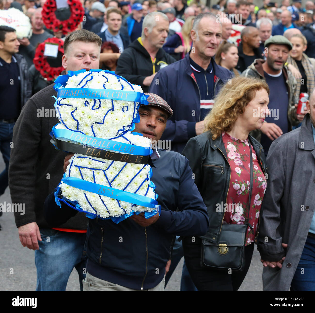 London, UK. 7th Oct, 2017. Thousands of football fans from all clubs ...
