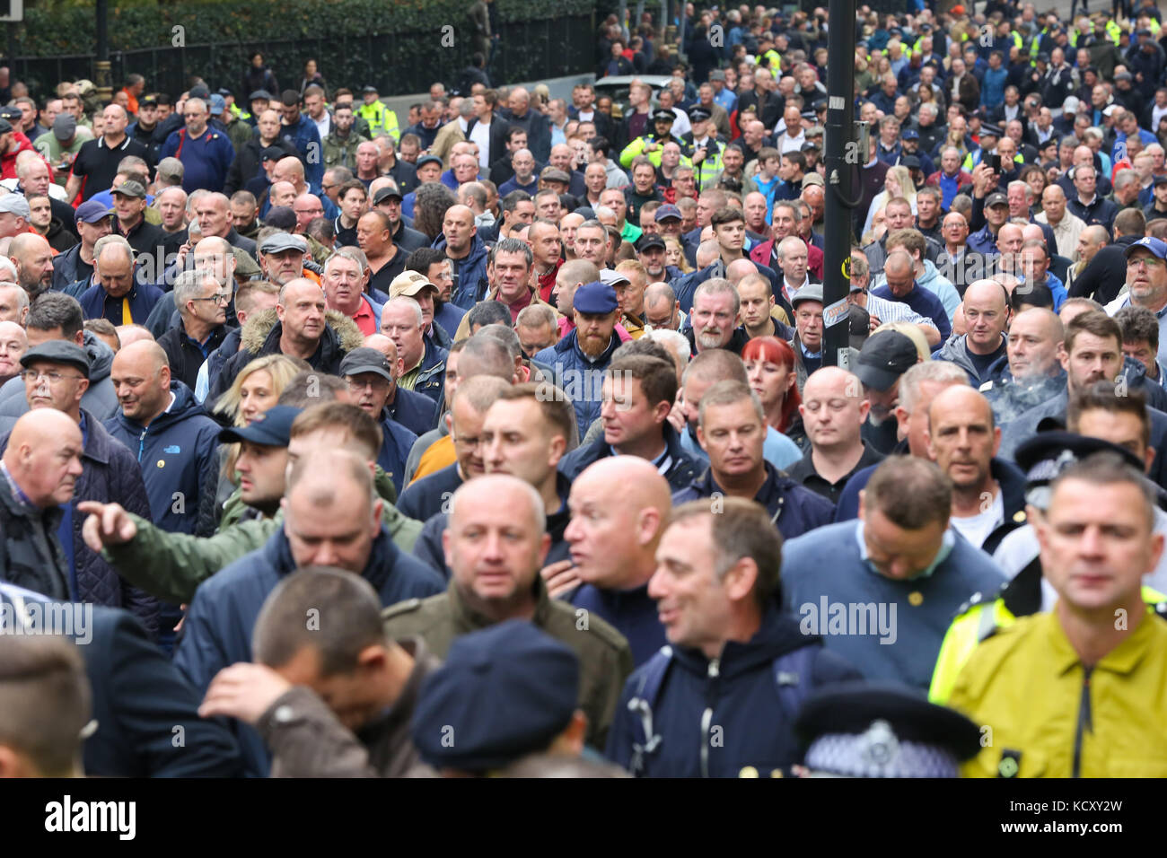 London, UK. 7th Oct, 2017. Thousands of football fans from all clubs ...