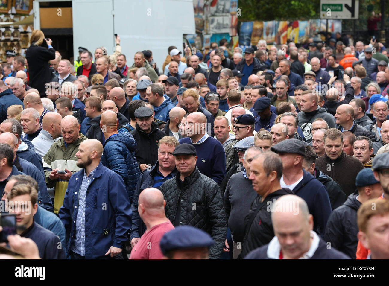 London, UK. 7th Oct, 2017. Thousands of football fans from all clubs ...