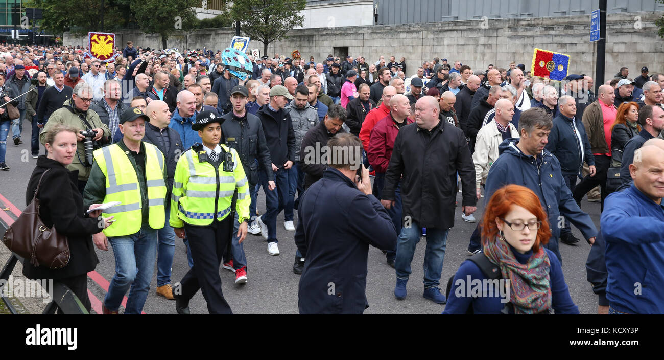 London, UK. 7th Oct, 2017. Thousands of football fans from all clubs ...