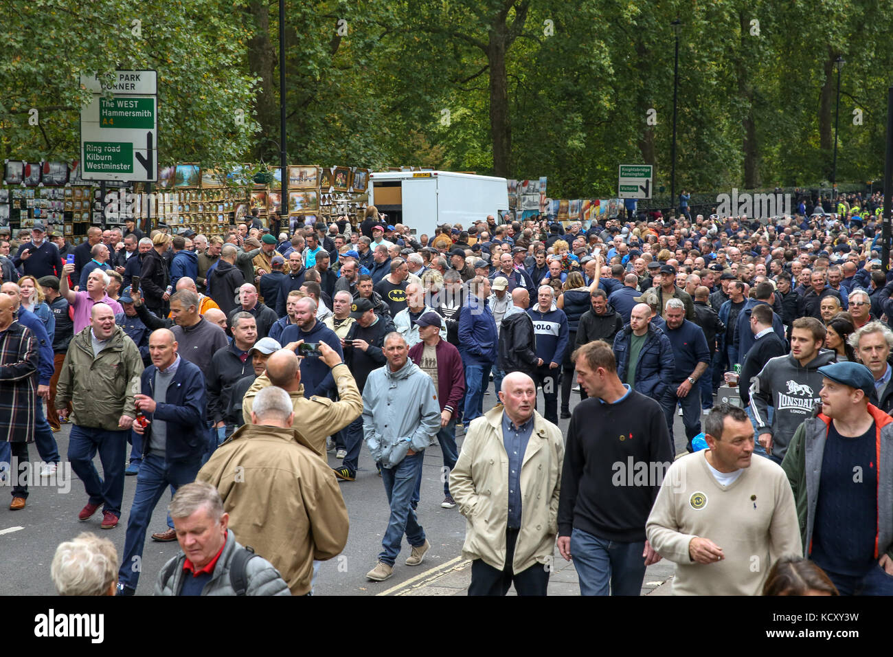 London, UK. 7th Oct, 2017. Thousands of football fans from all clubs ...