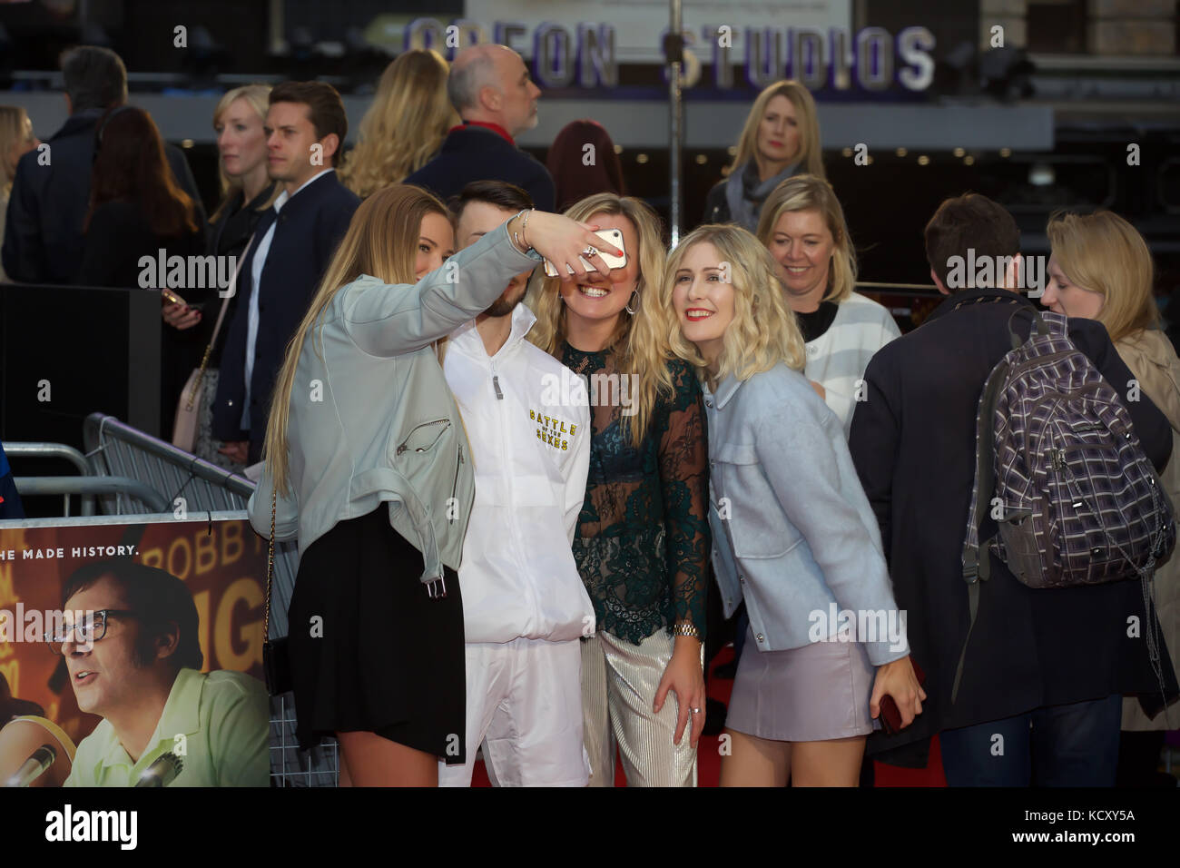 1973 battle of sexes crowd hi-res stock photography and images - Alamy