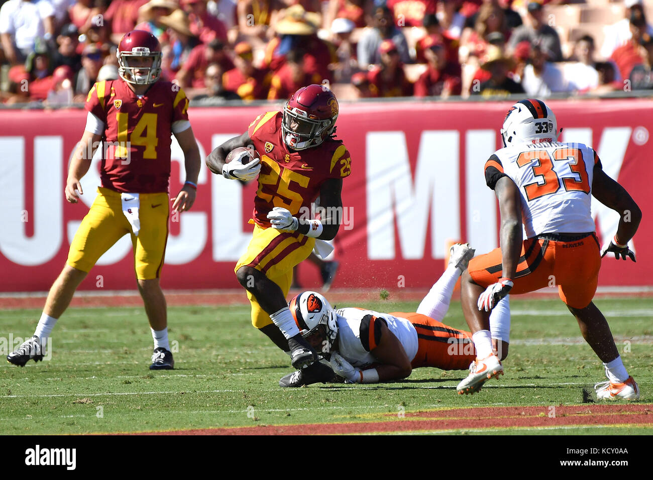 Los Angeles, CA, USA. 7th Oct, 2017. USC Trojans running back Ronald ...