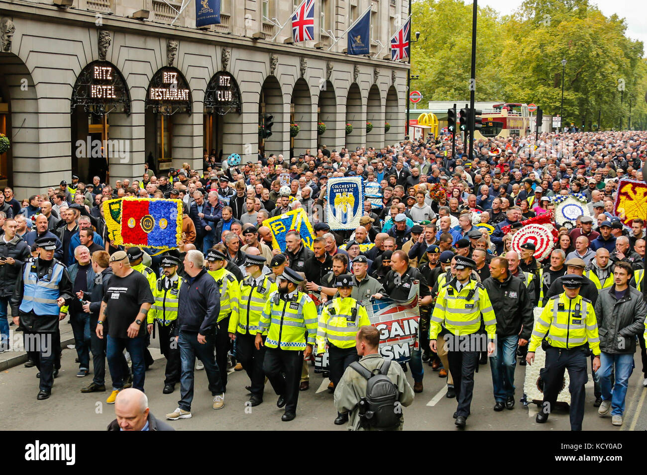 Football fans protesting hi-res stock photography and images - Alamy