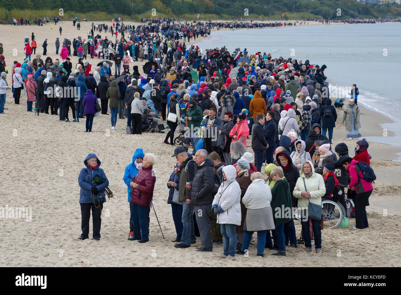 Gdansk, Poland. 7th October, 2017. Devotees attend a massive rosary ...