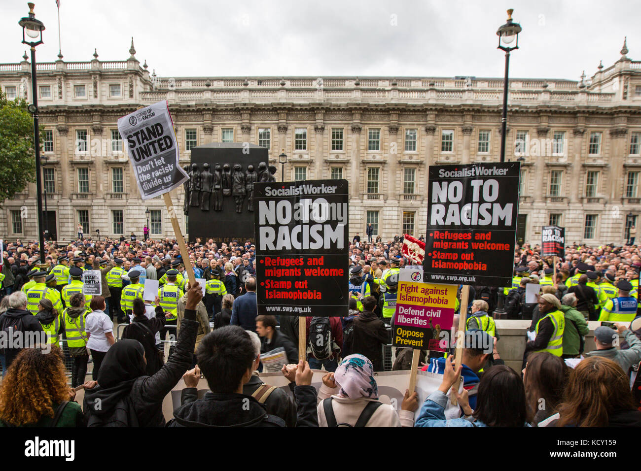London,UK. 7 October 2017. Counter protesters on Whitehall as the ...