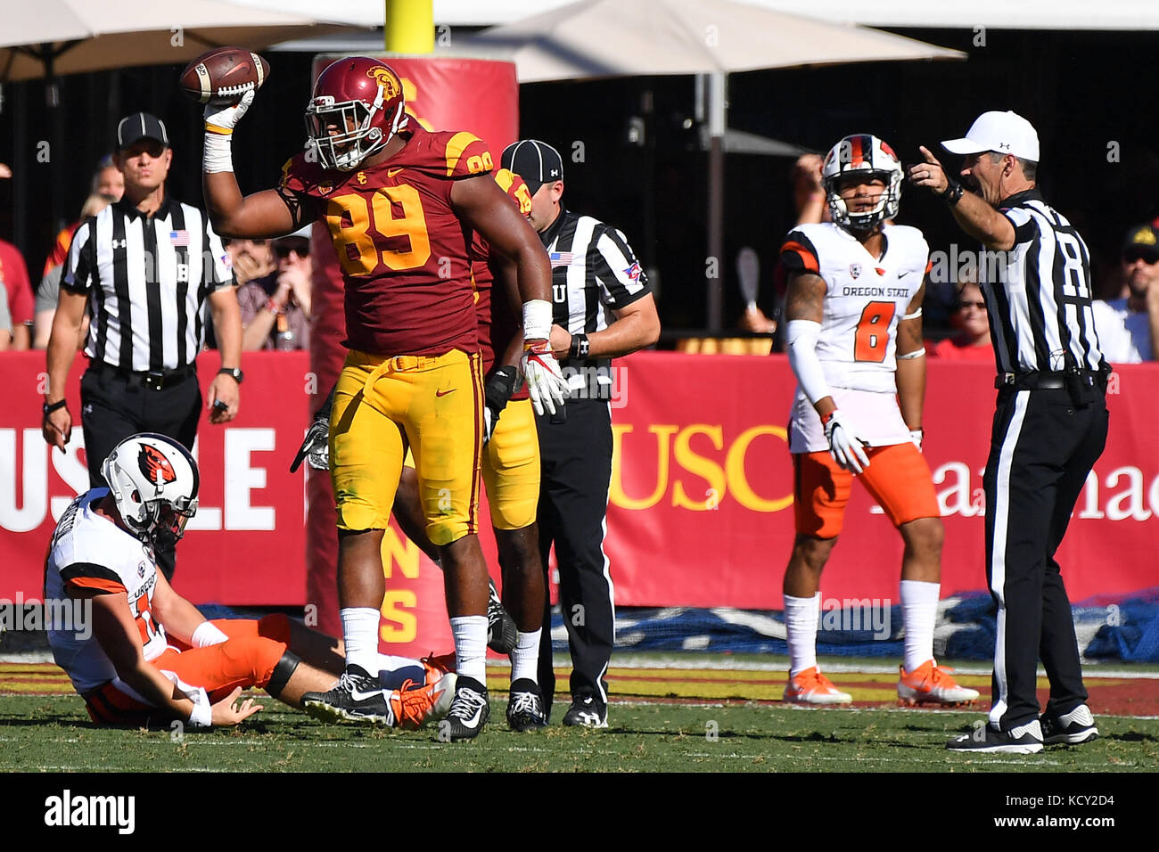 Los Angeles, CA, USA. 7th Oct, 2017. Oregon State Beavers quarterback ...