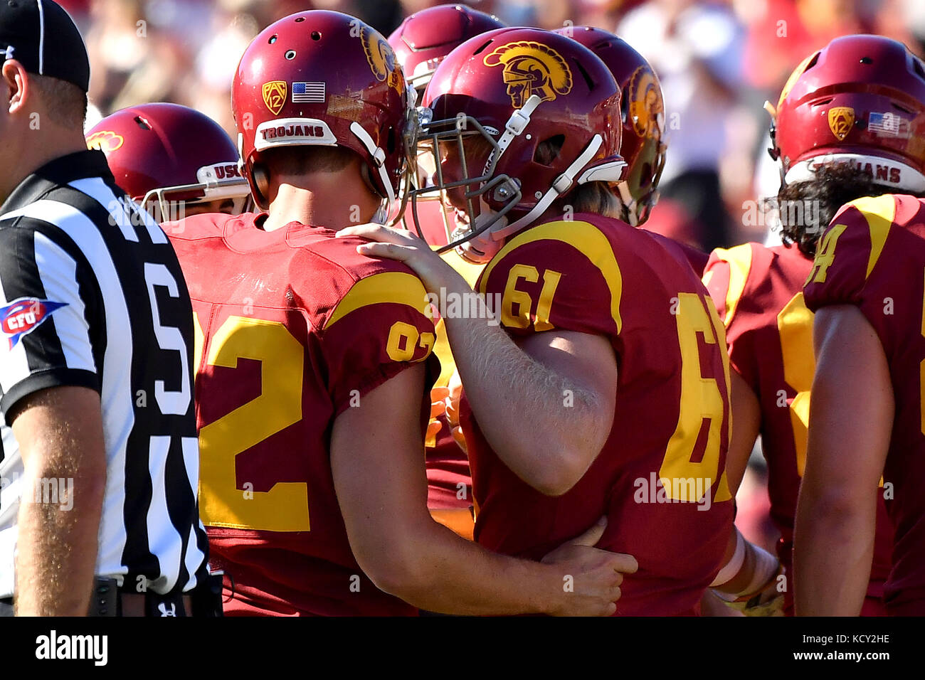 Los Angeles, CA, USA. 7th Oct, 2017. USC Trojans long snapper Jake ...