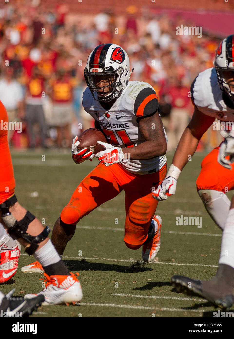 Los Angeles, CA, USA. 07th Oct, 2017. Oregon State running back (21 ...