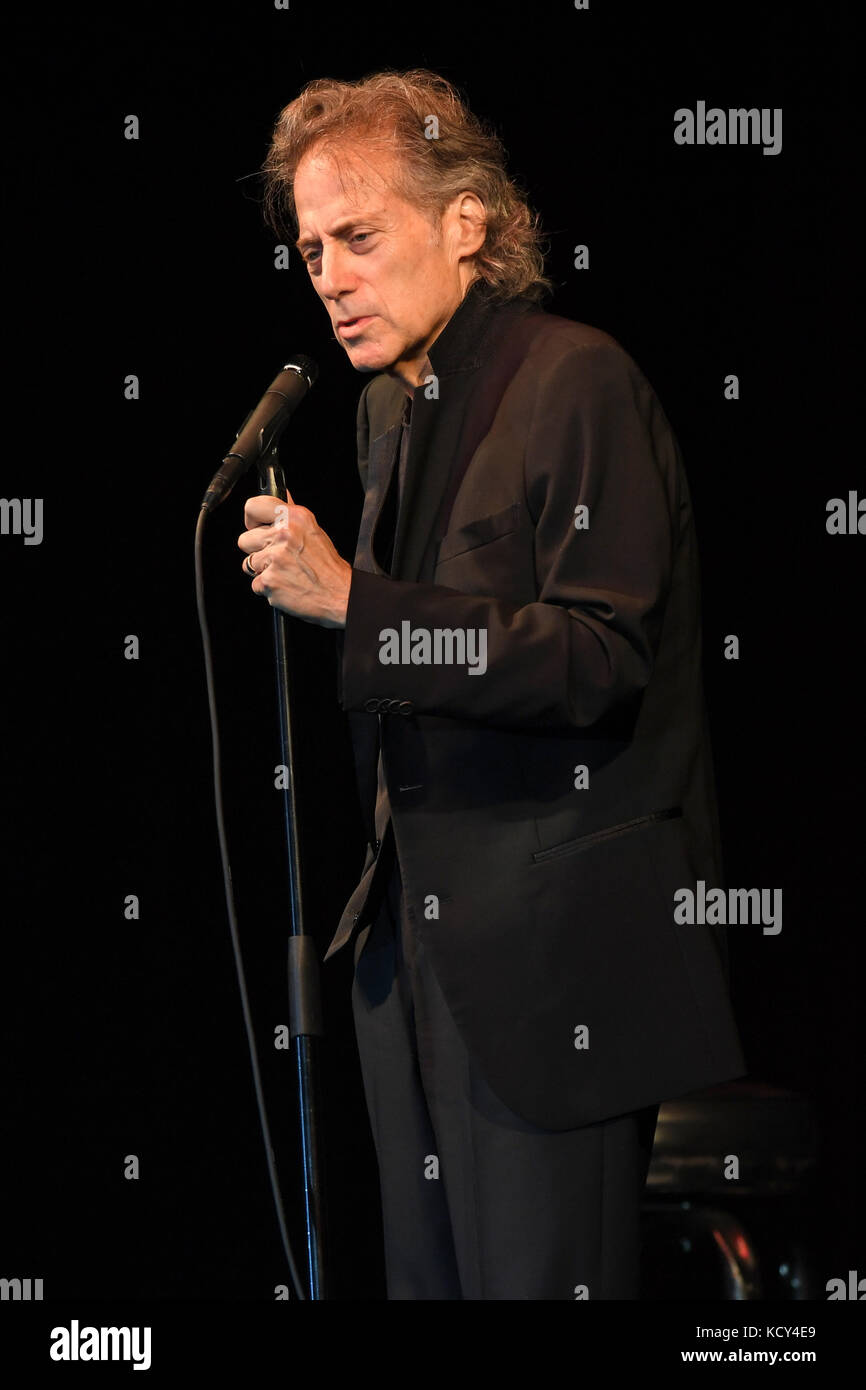 Richard lewis comedian hi-res stock photography and images - Alamy