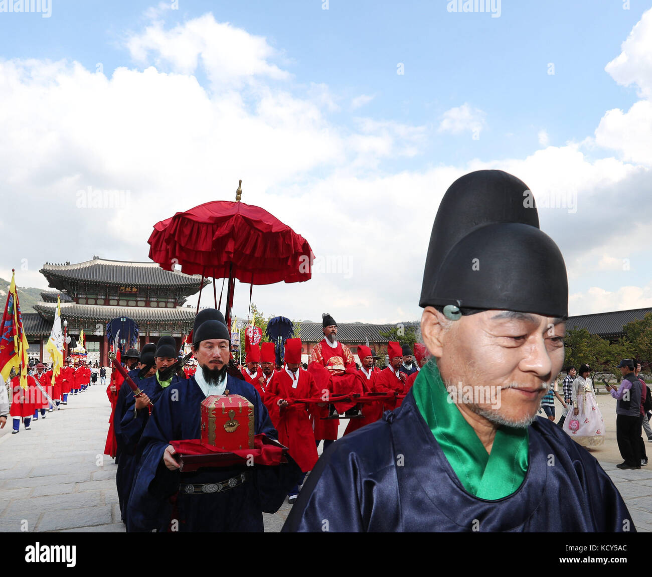 08th Oct, 2017. Royal procession A medieval Joseon Dynasty royal ...