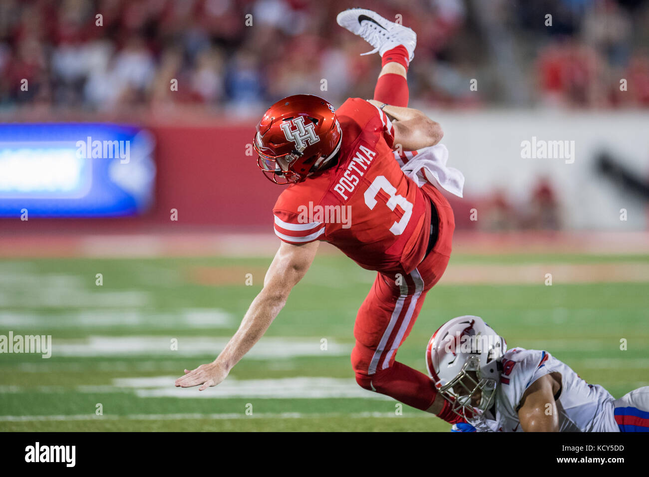 Houston, TX, USA. 7th Oct, 2017. Houston Cougars quarterback Kyle ...