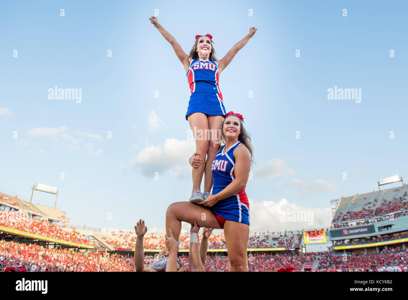 Smu cheerleaders hi-res stock photography and images - Alamy