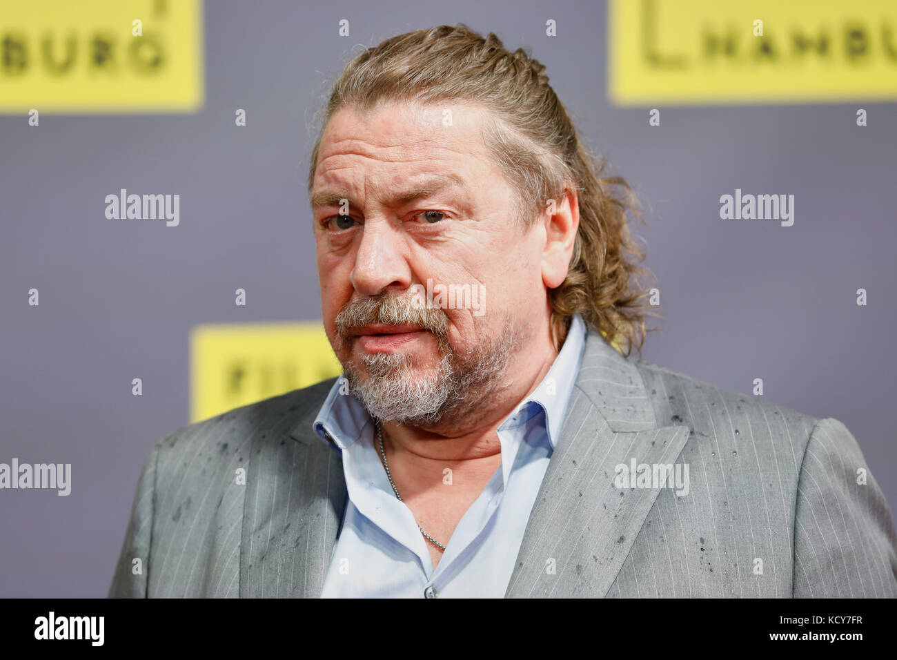 Hamburg, Germany. 7th Oct, 2017. Actor Armin Rohde arrives for the ...