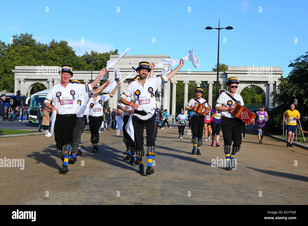 Hammersmith morris men dancing in hi-res stock photography and images ...
