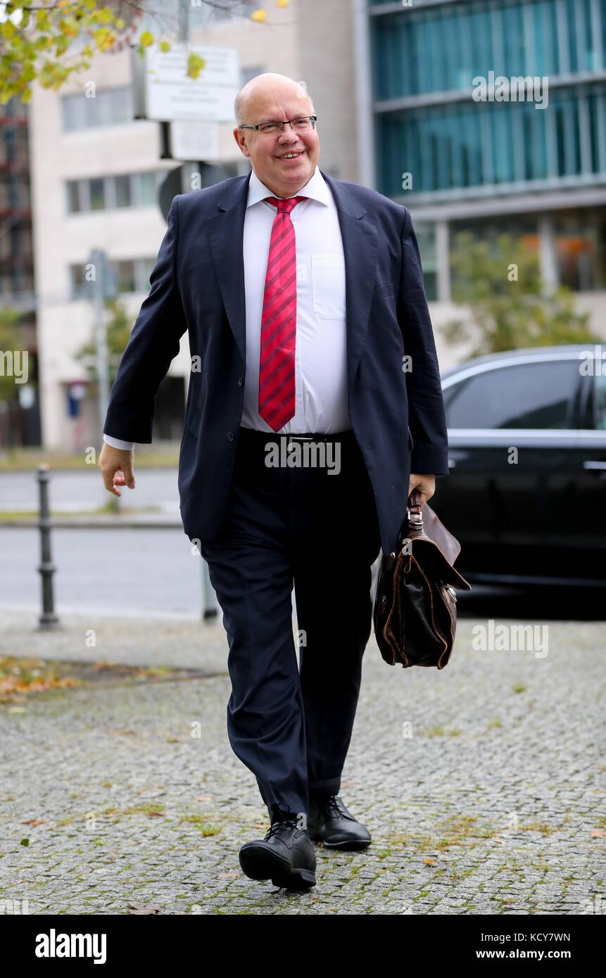 Berlin, Germany. 8th Oct, 2017. Minister of the chancellery Peter ...