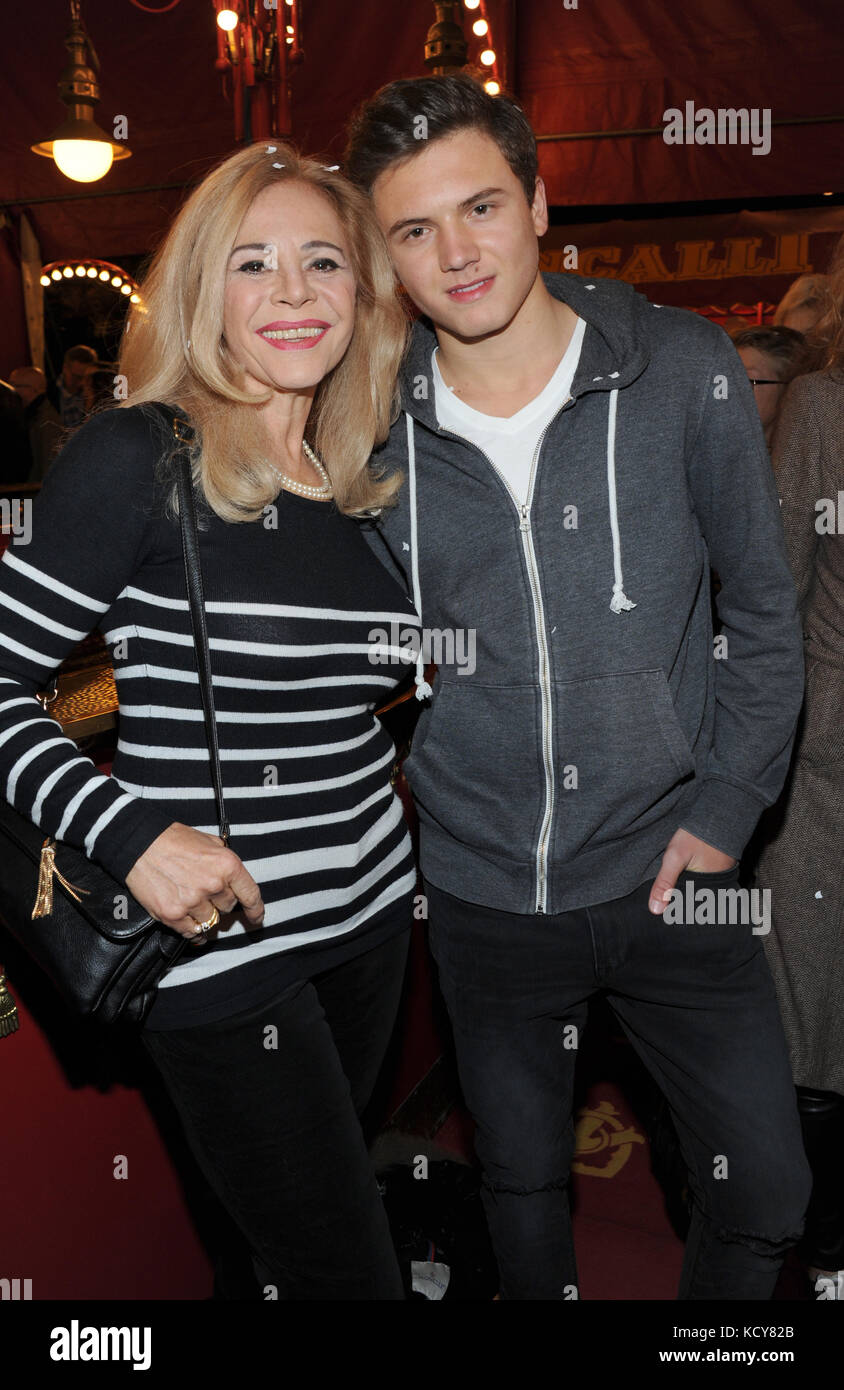 Julia kent hi-res stock photography and images - Alamy