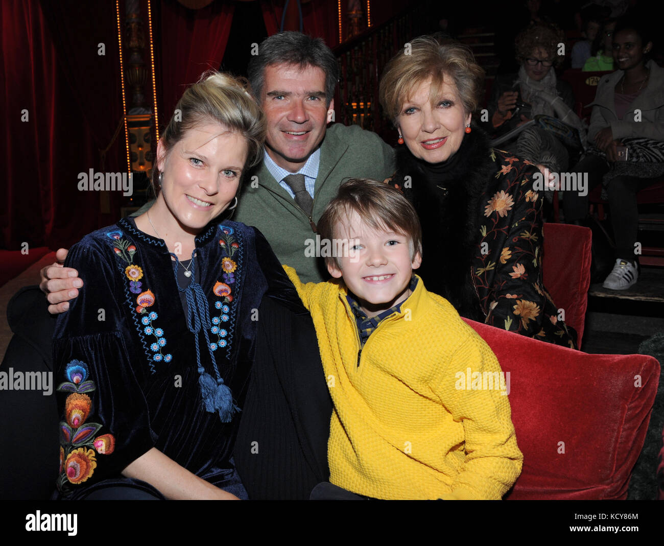 Munich, Germany. 7th Oct, 2017. Moderator Carolin Reiber, her son ...