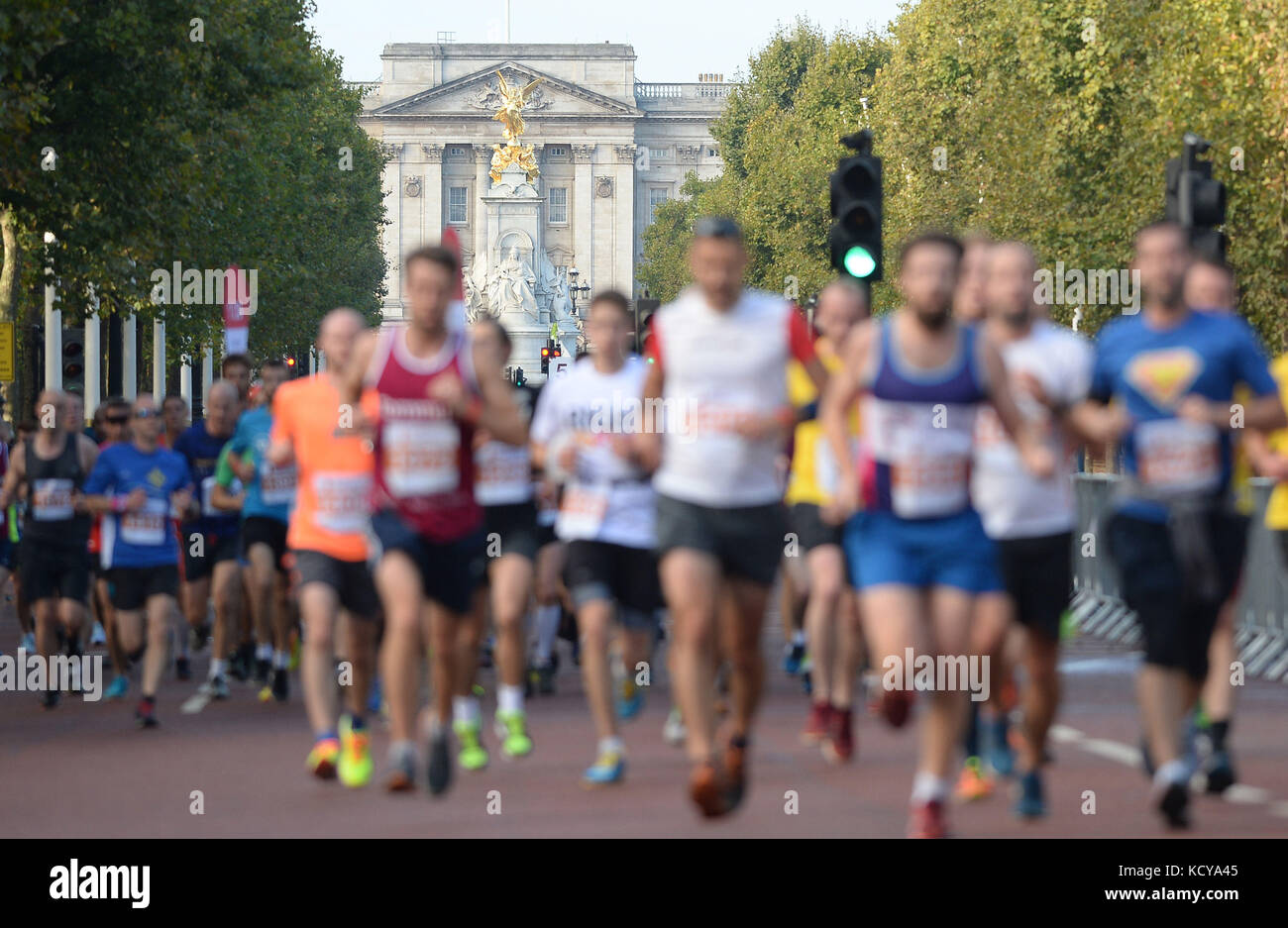 Runners run along mall hi-res stock photography and images - Alamy