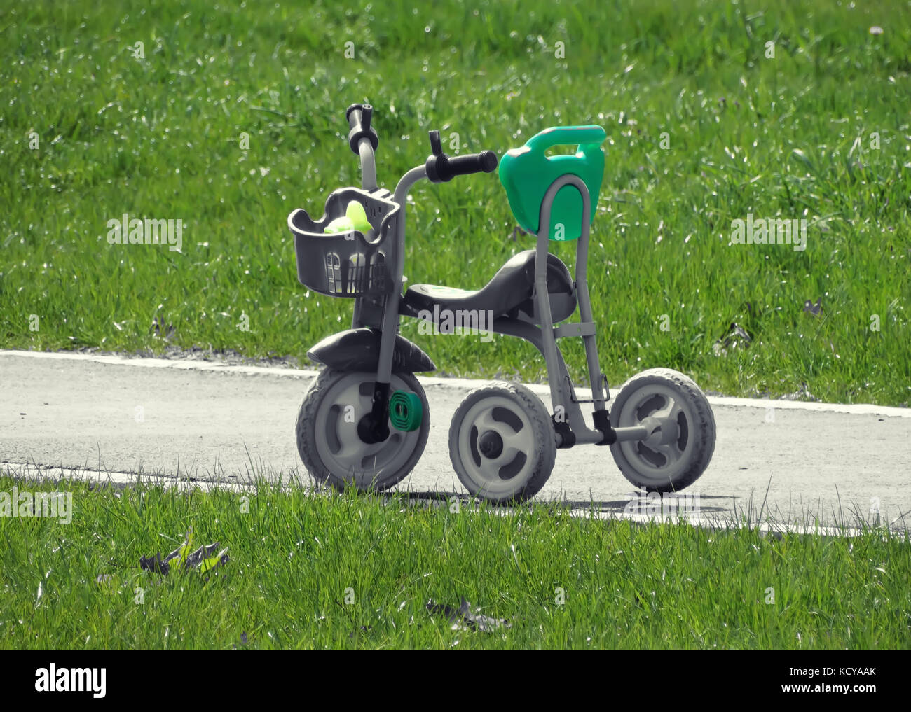 Preschooler learning to cycle hi-res stock photography and images - Alamy